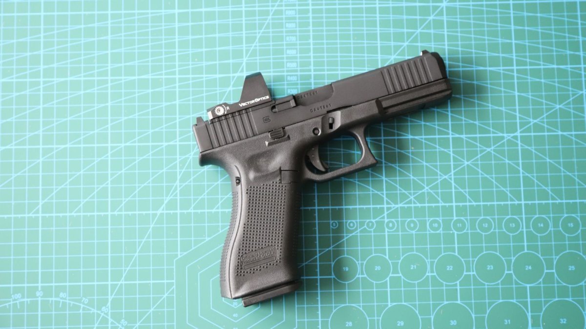 Wiatrówka pistolet Umarex Glock 17 Gen5 BlowBack MOS Black | Balistas.pl